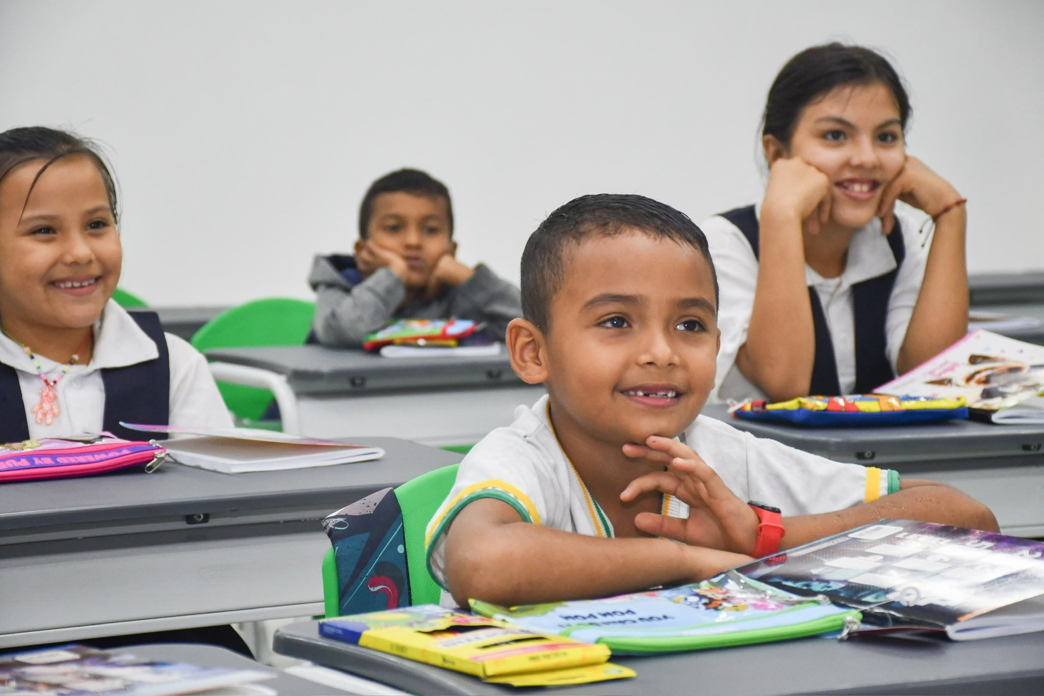 Estudiantes de la sede educativa La Holanda, corregimiento Santo ...